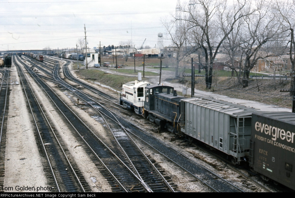 IHB 9214 and 1976 Enter Blue Island Yard